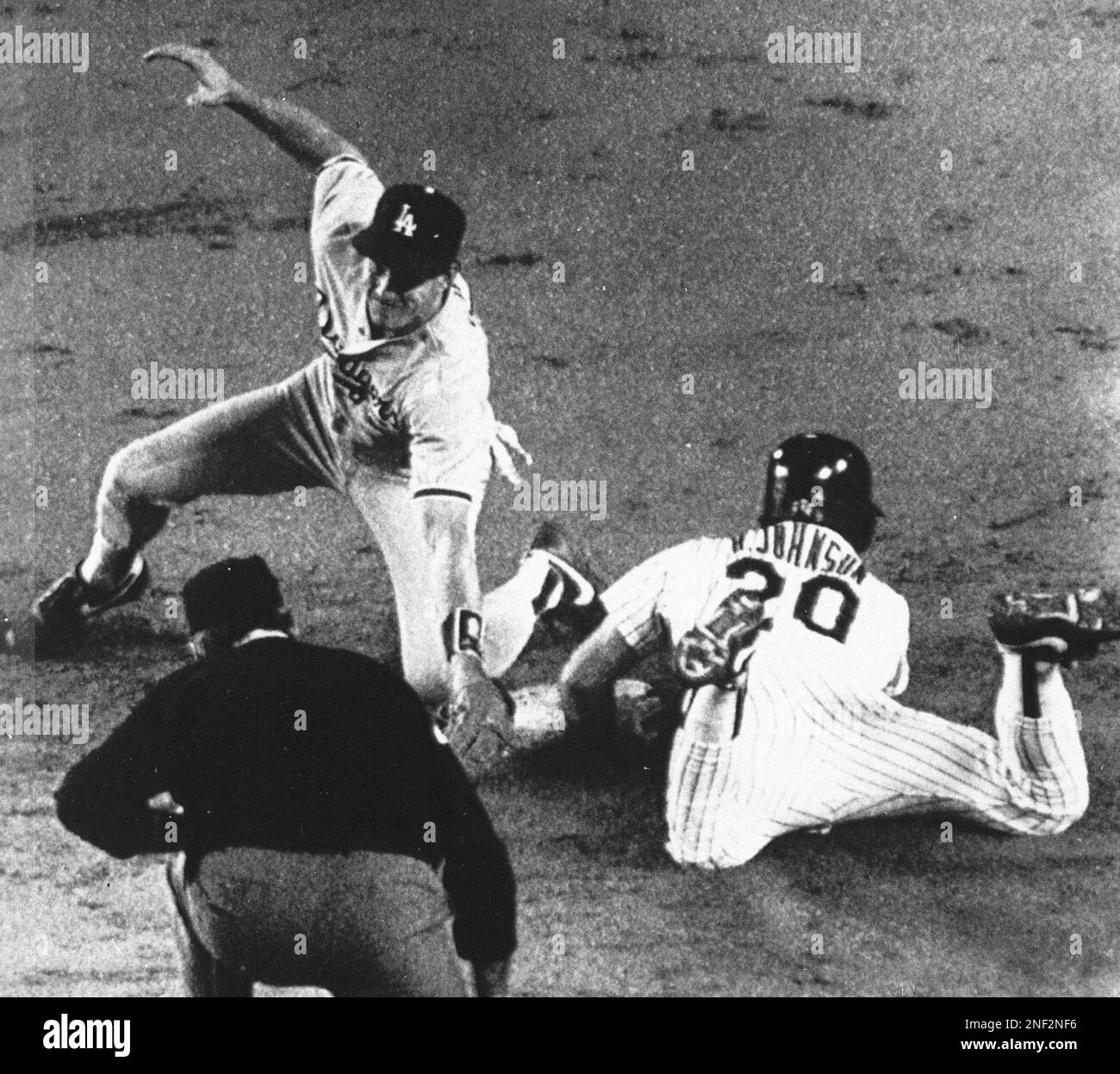 Howard Johnson of the New York Mets gets a stolen base as Los Angeles ...