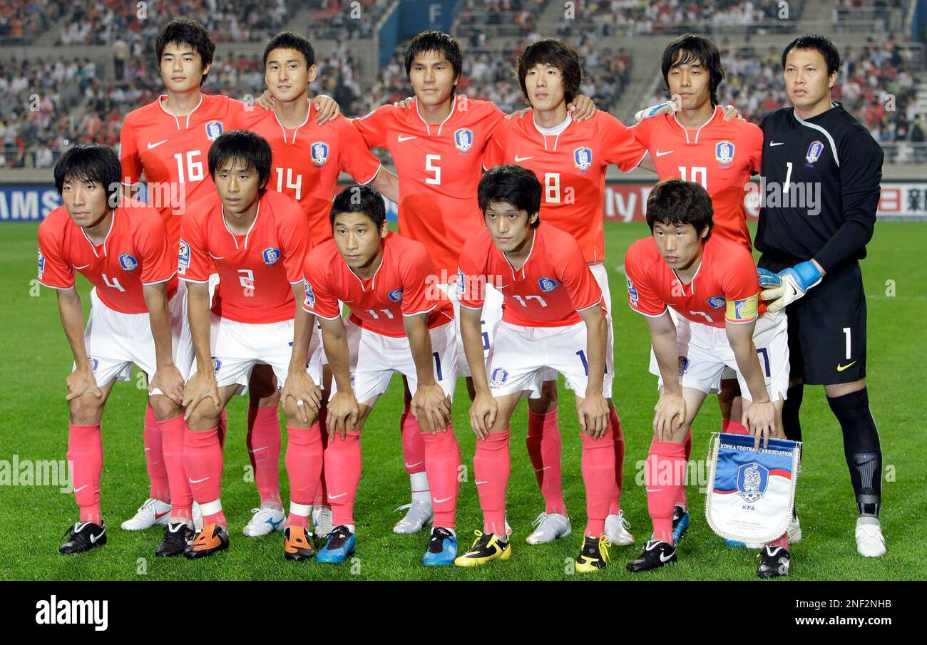 South Korea national soccer players, back row from left to right, Ki ...
