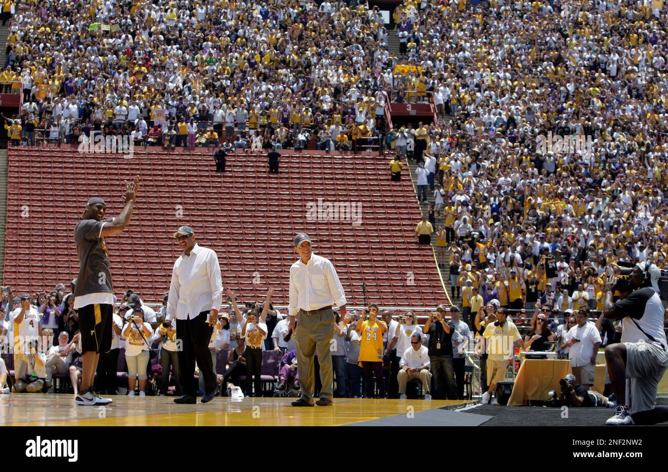 Los Angeles Lakers' Kobe Bryant celebrates during the Lakers' NBA ...
