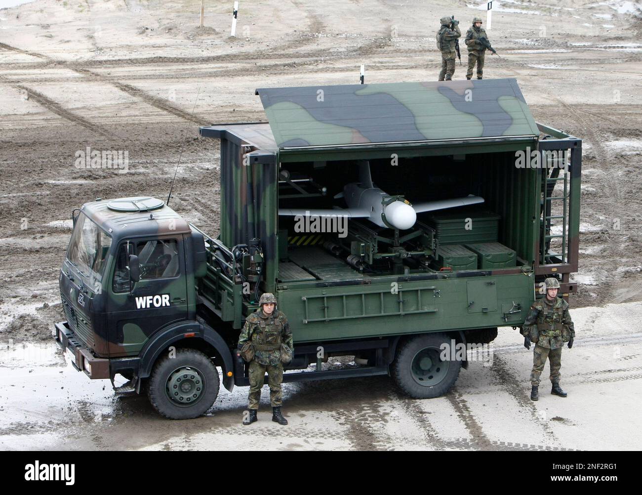 Eine Nahaufklaerungs-Ausstattung Luna X 2000 wird am Montag, 15. Juni ...