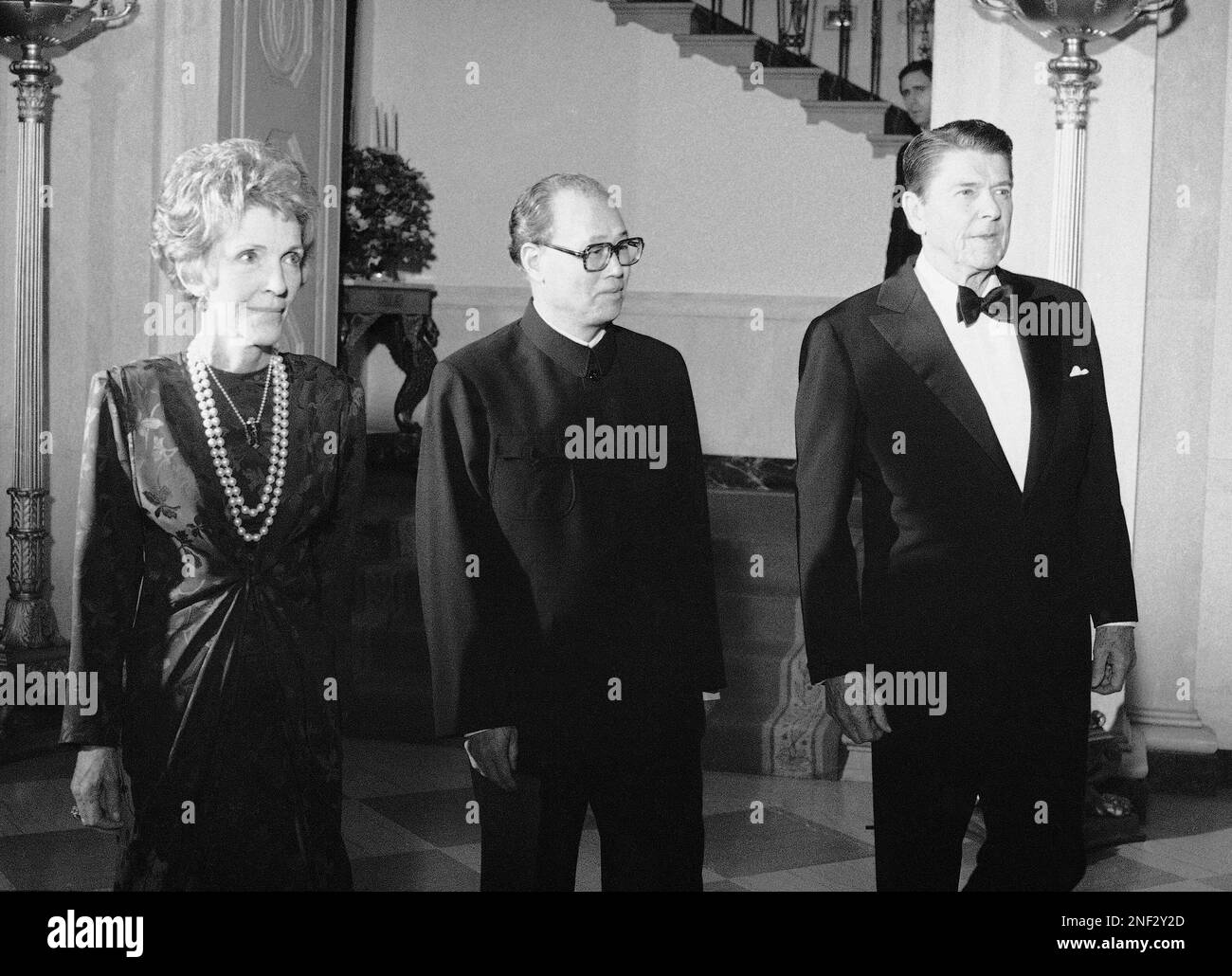 President Ronald Reagan and first lady Nancy Reagan escort Chinese ...