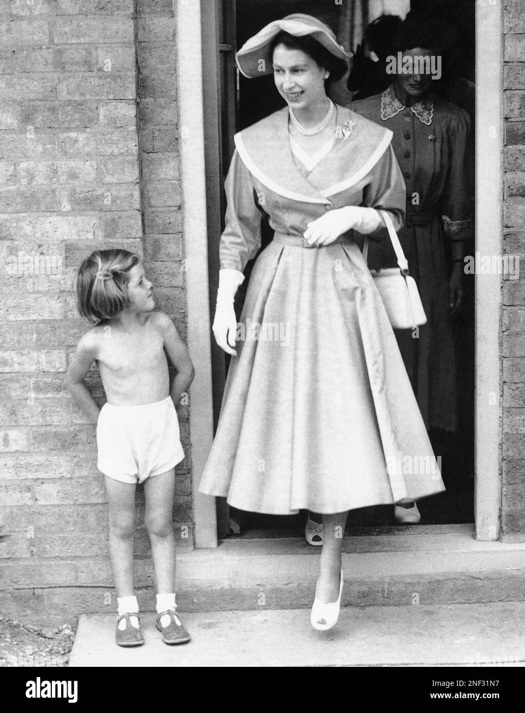 Briefly attired Susan Applegate gets a close look at Queen Elizabeth II ...