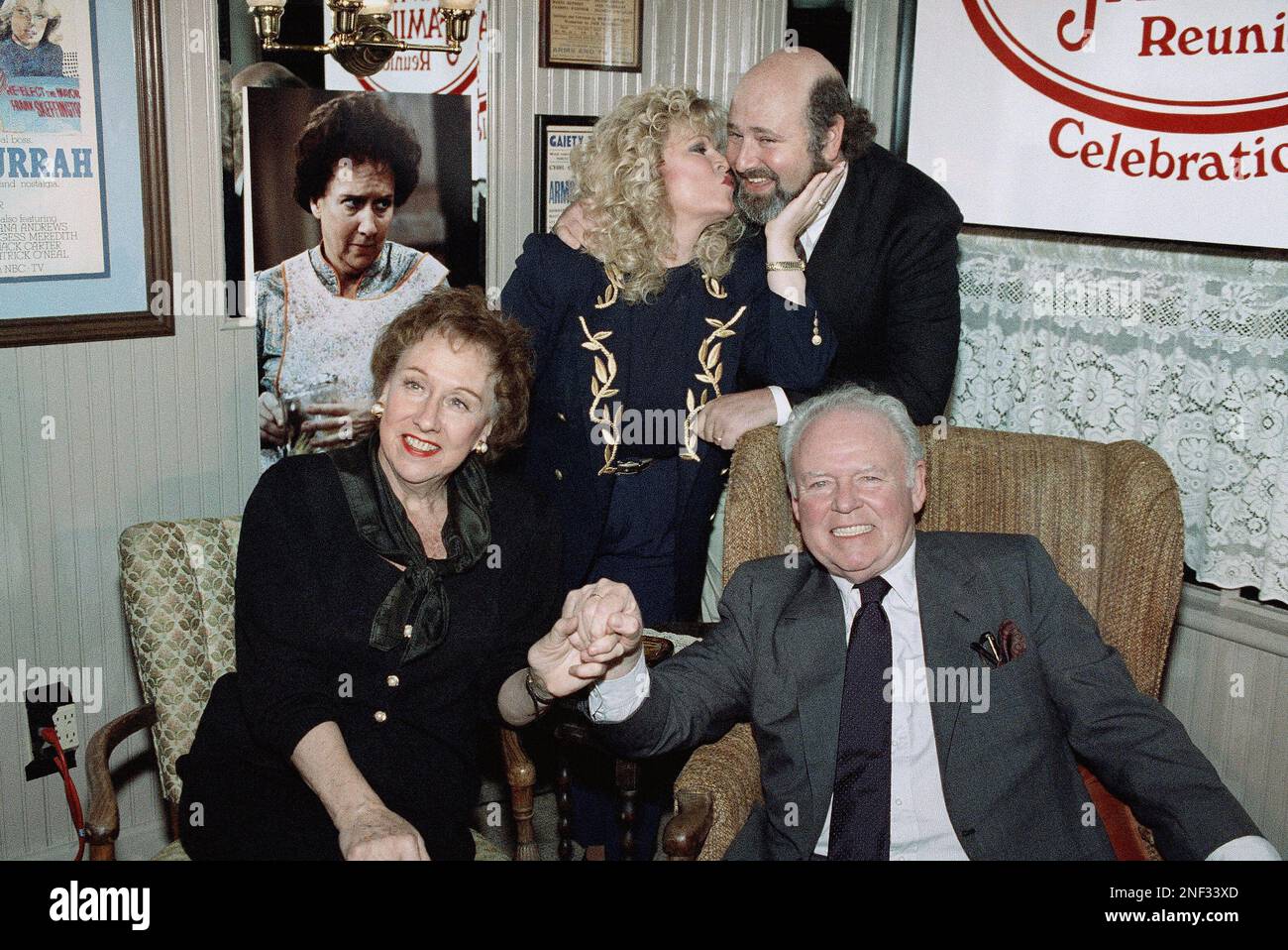 Sally Struthers plants a kiss on the cheek of Rob Reiner, right ...