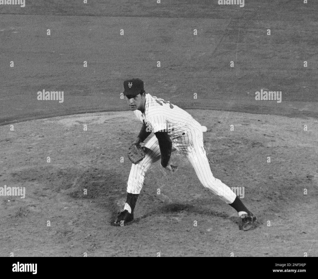 Southpaw Jon Matlack of the New York Mets in action against the ...