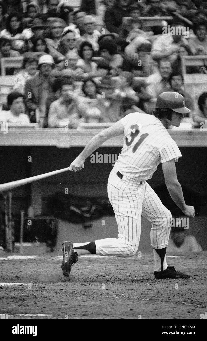 New York Mets outfielder Mike Vail rookie batting against the ...