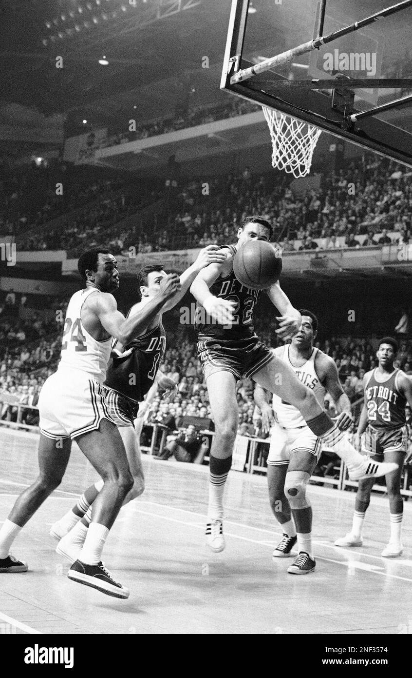 Dave DeBusschere (22) of the Detroit Pistons loses control of a rebound ...
