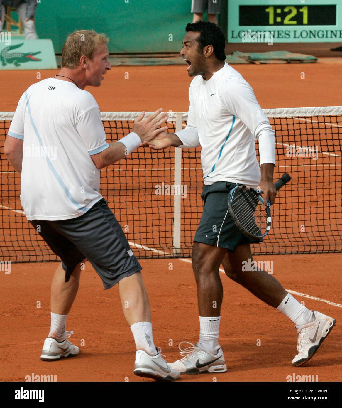 India's Leander Paes, right, and his jubilate after defeating South ...