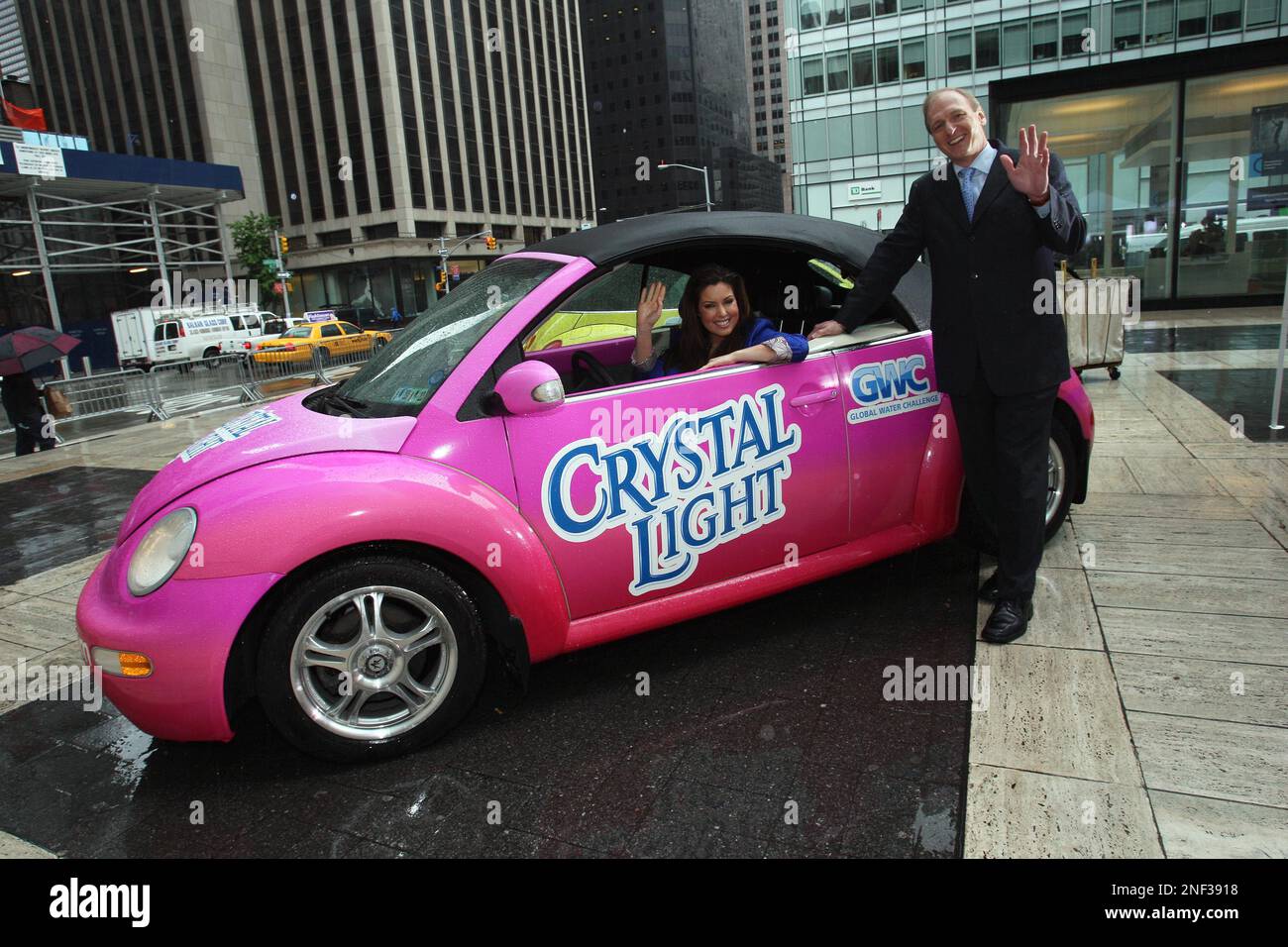 Style Guide Bobbie Thomas, seated and President of Global Water ...