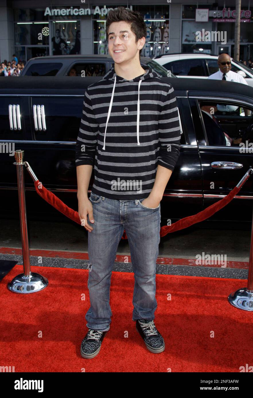 David Henrie arrives at the premiere of "Land of the Lost," at Gramuan ...