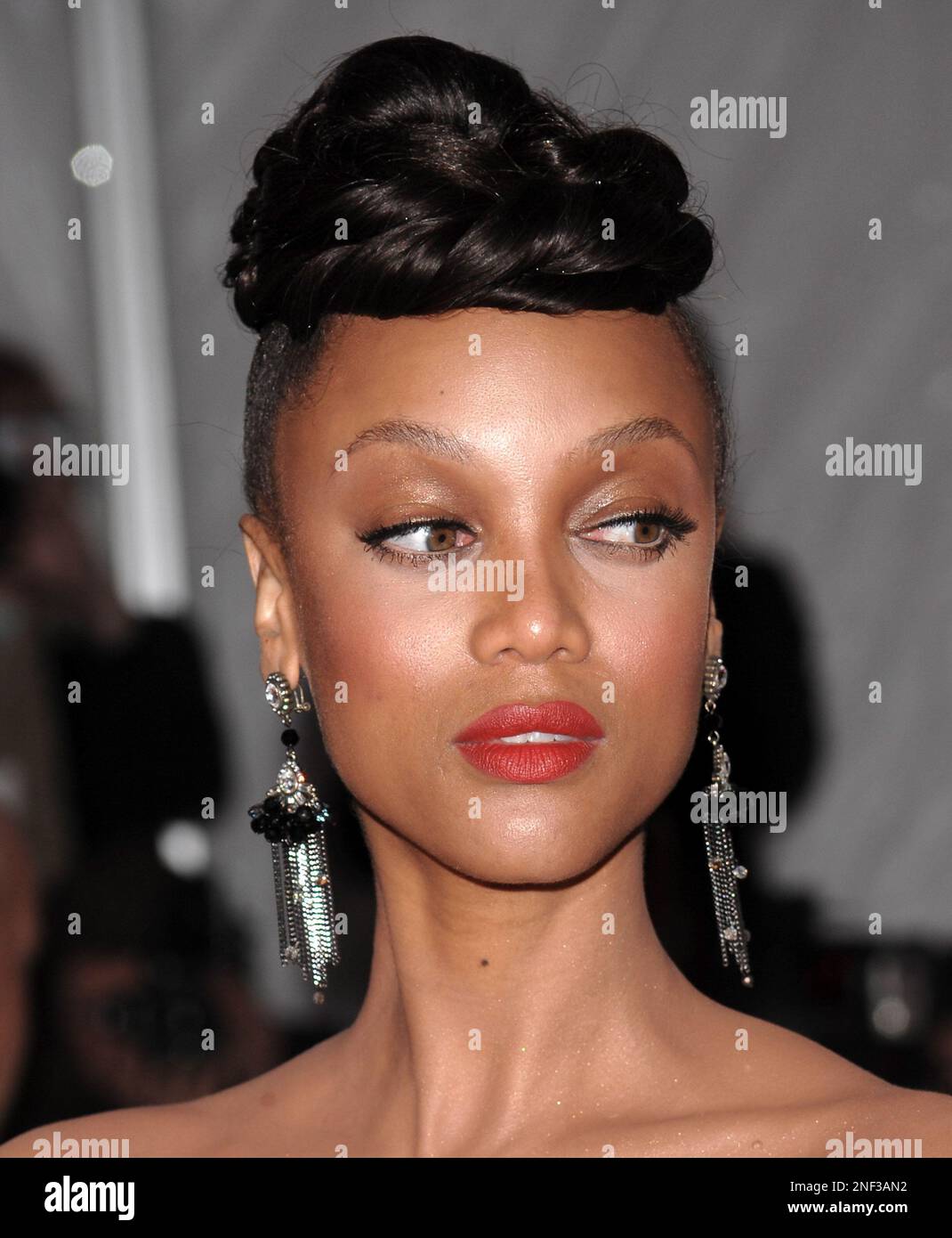 Tyra Banks arrives at the Metropolitan Museum of Art's Costume ...