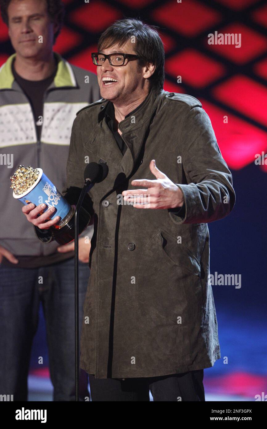 Jim Carrey accepts the award for best comedic performance for "Yes Man ...
