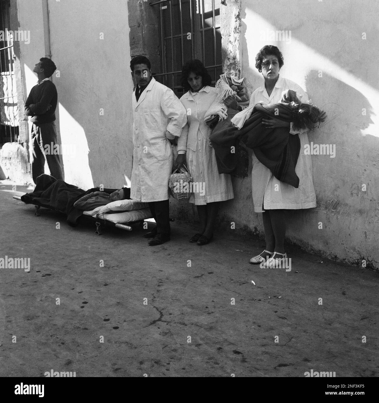 Injured Turks being removed by British army units and from Turkish ...