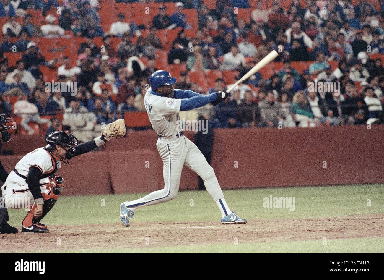 Chicago Cubs batter Andre Dawson swings during the ninth inning, at ...