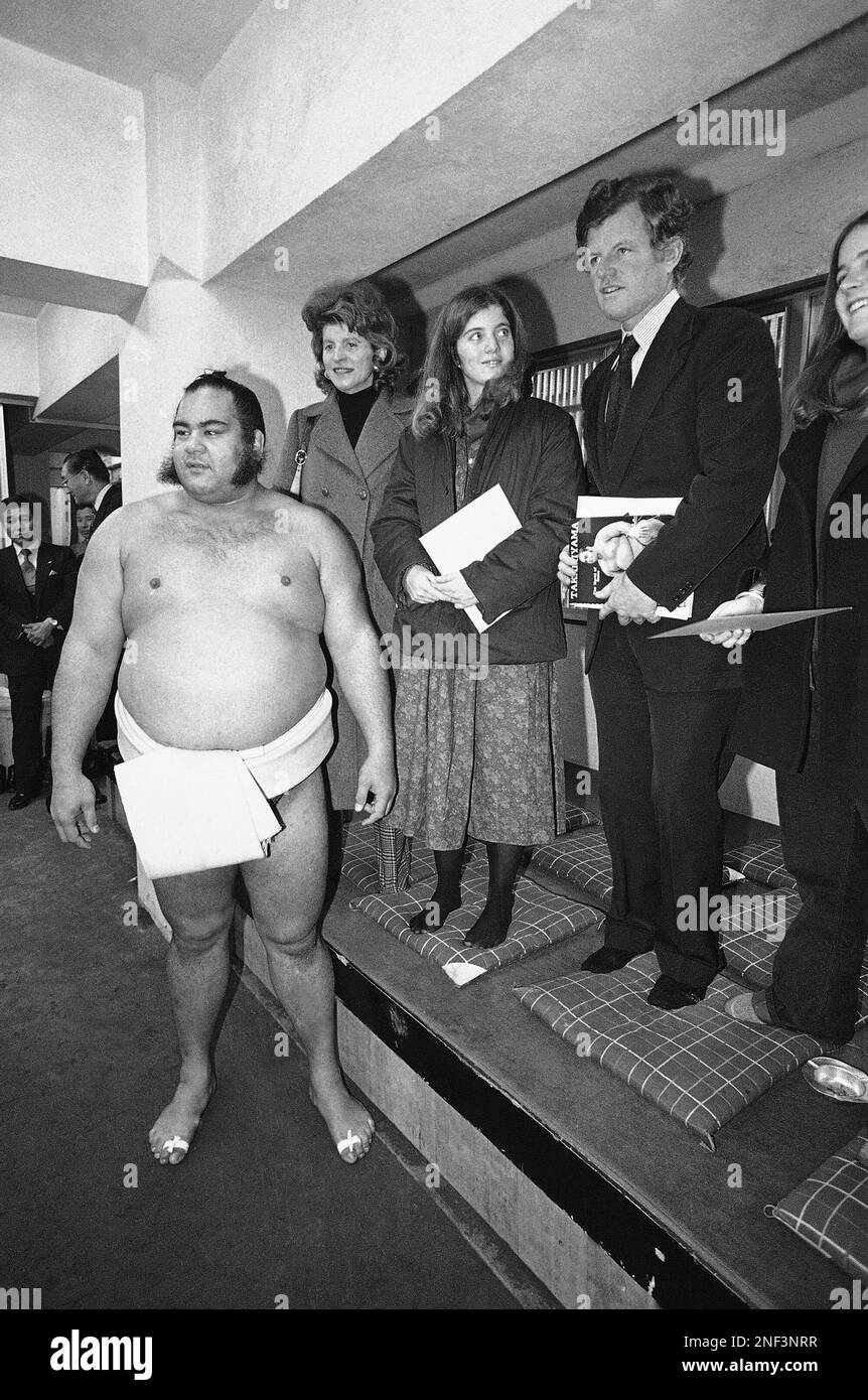 Sen. Edward Kennedy, second from right, stands with popular Hawaiian ...