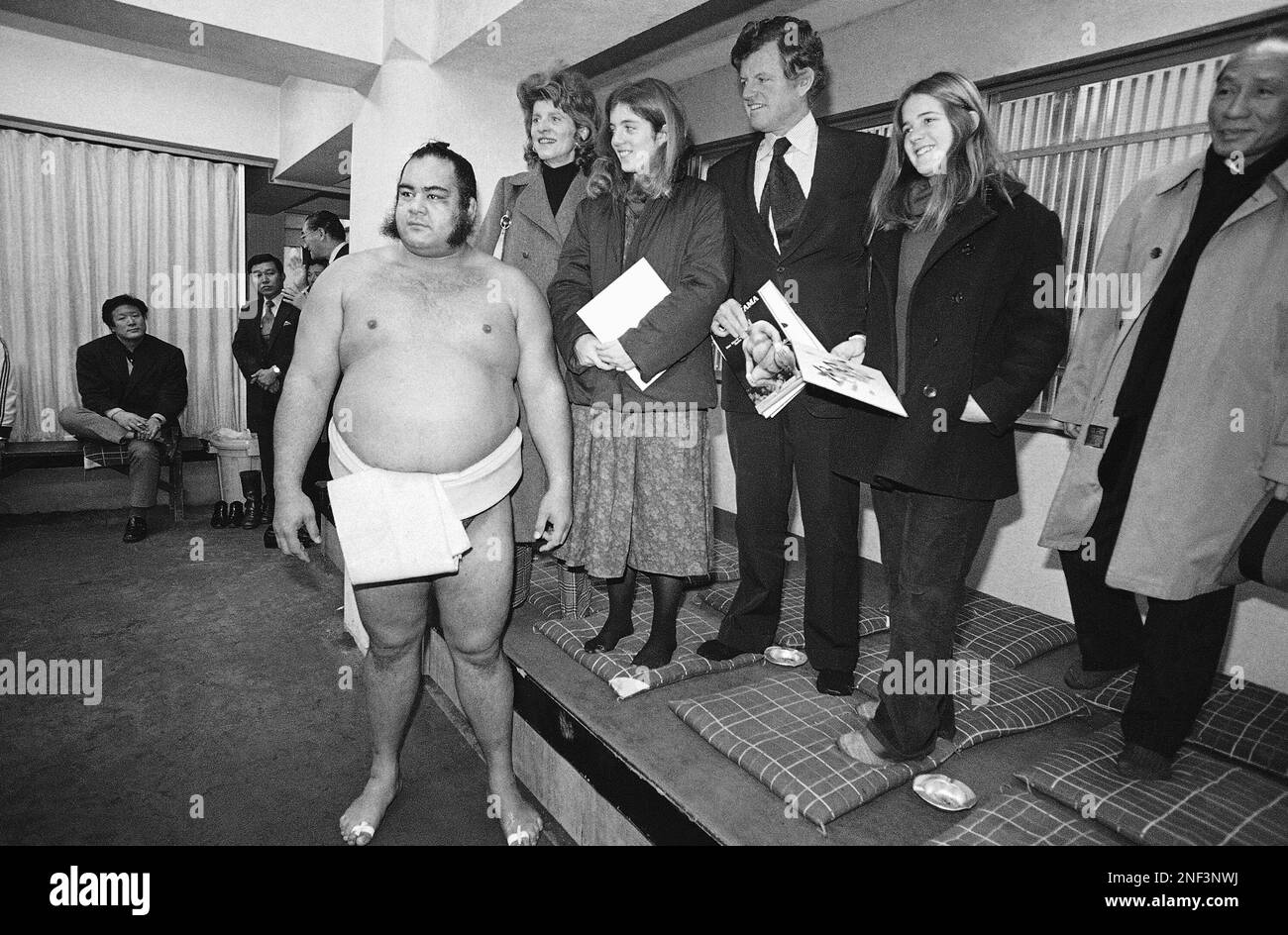 Sen. Edward Kennedy, third from right, stands with popular Hawaiian ...