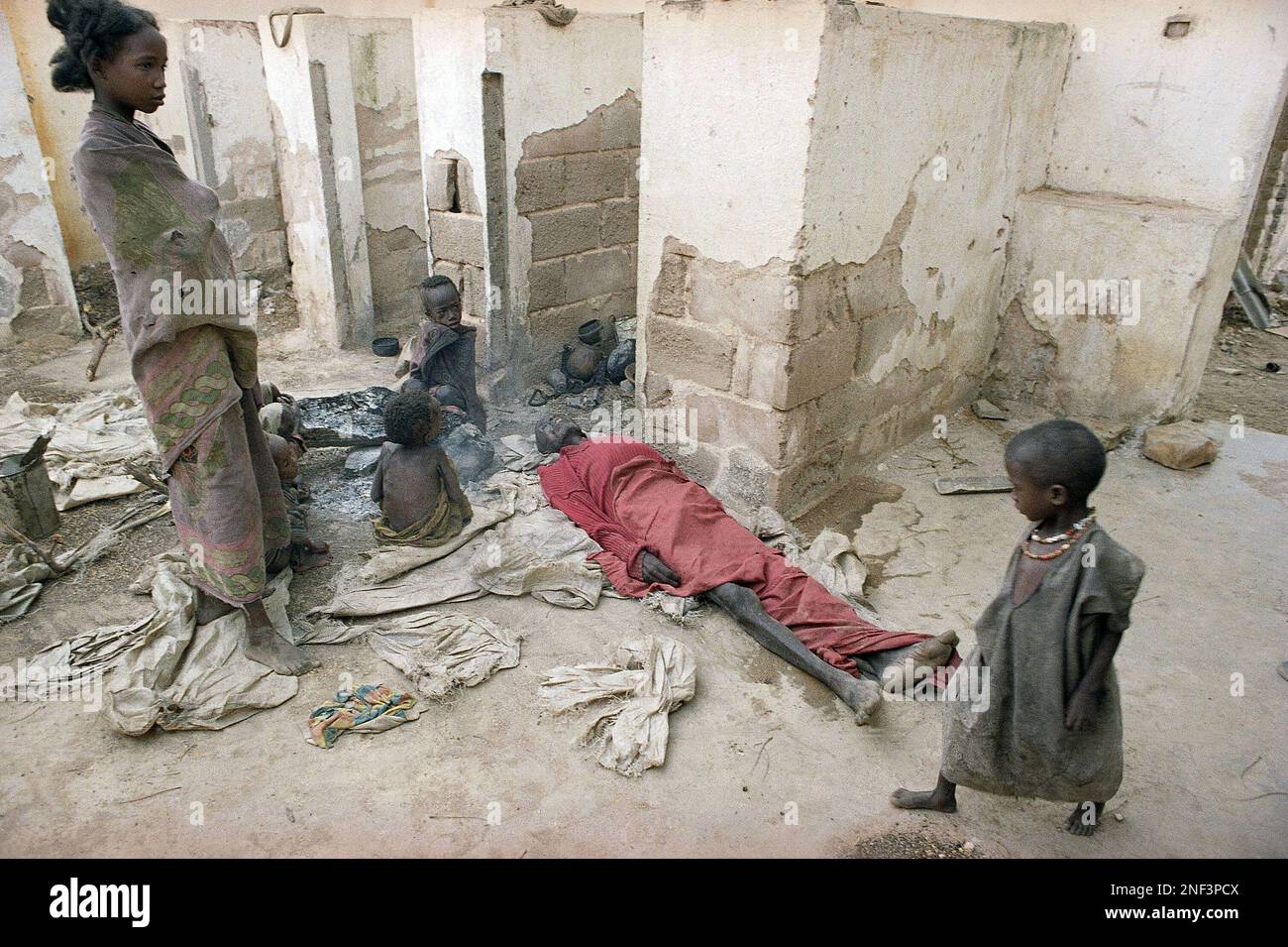 Starving Somalians pictured at the Baidoa Refugee Camp, August 18, 1992 ...