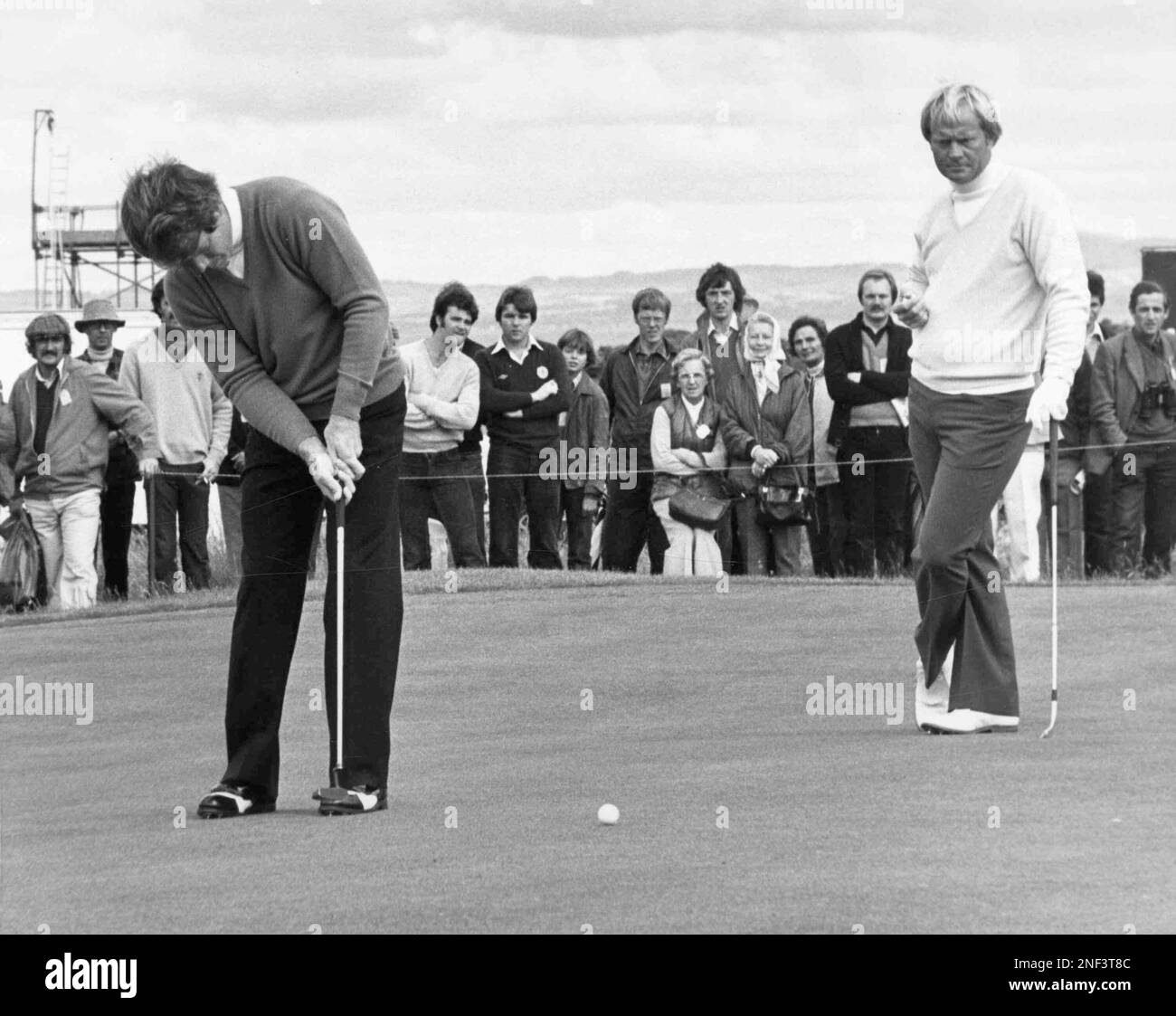 American golfer Jack Nicklaus, right, watches fellow American Tom ...