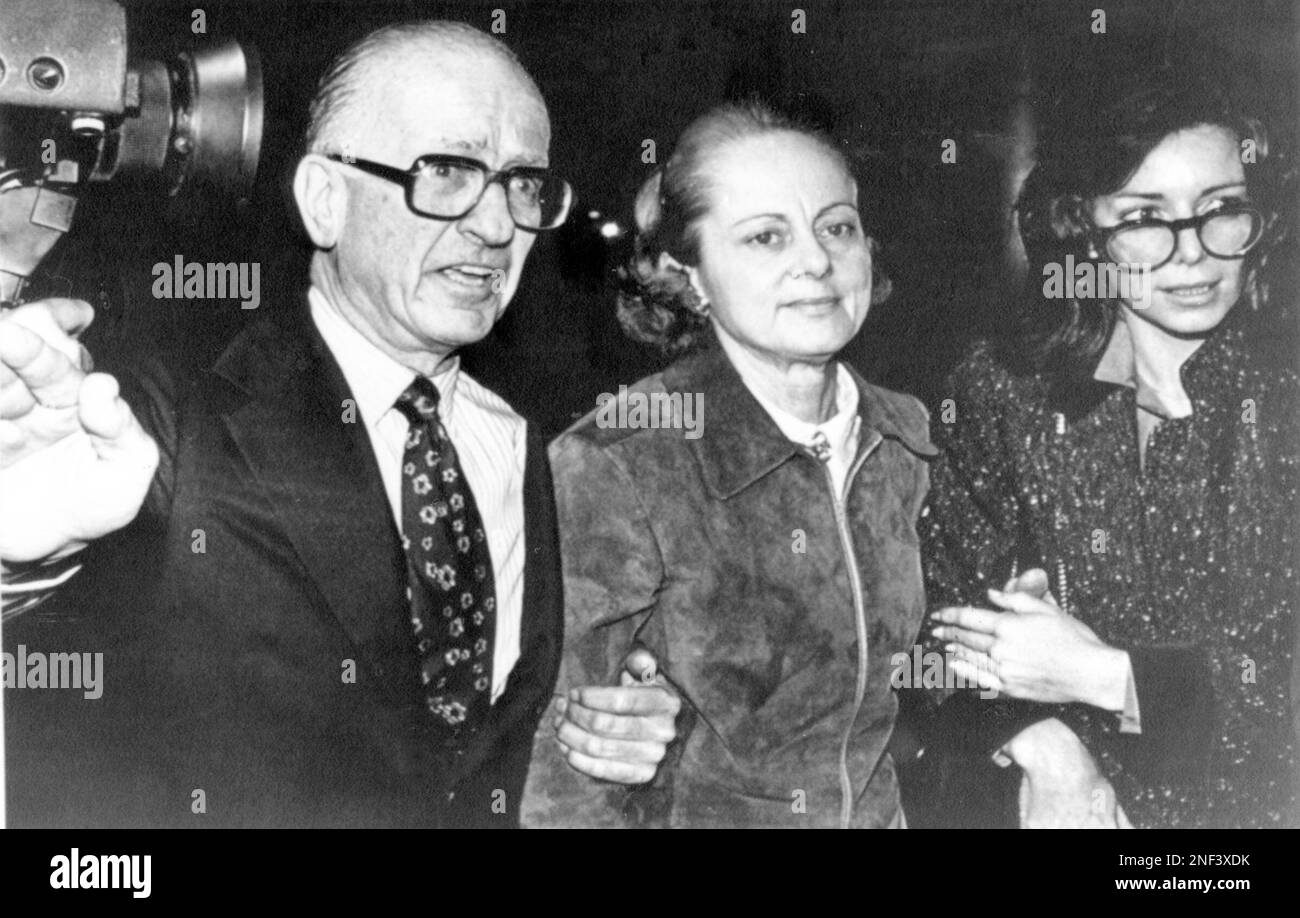 Jean Harris, center, arrives at the Westchester County Courthouse ...
