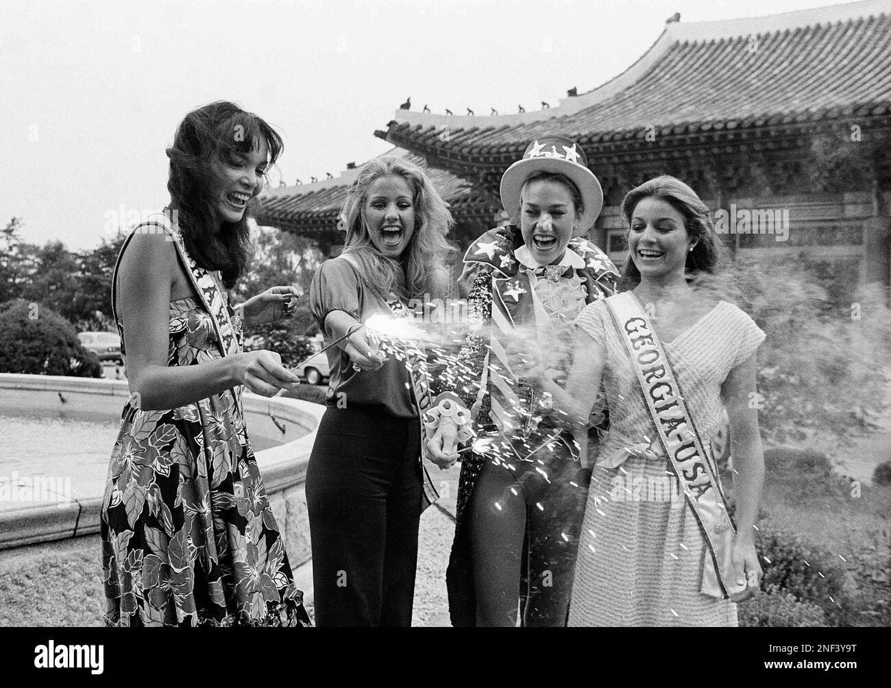 Four beauty queens from the United States, led by Miss U.S.A. Shawn ...