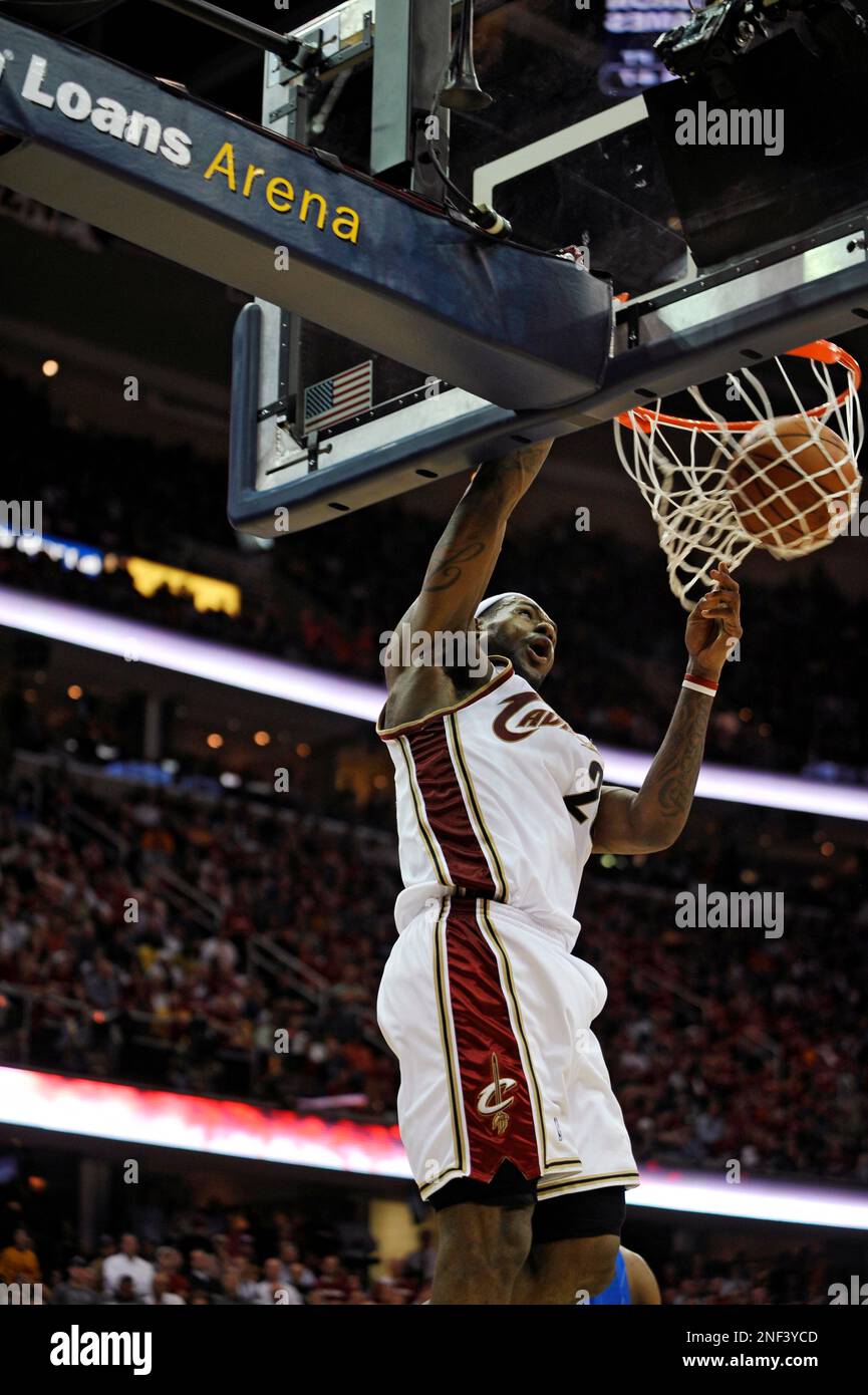 Lebron James Cleveland Cavaliers Dunk