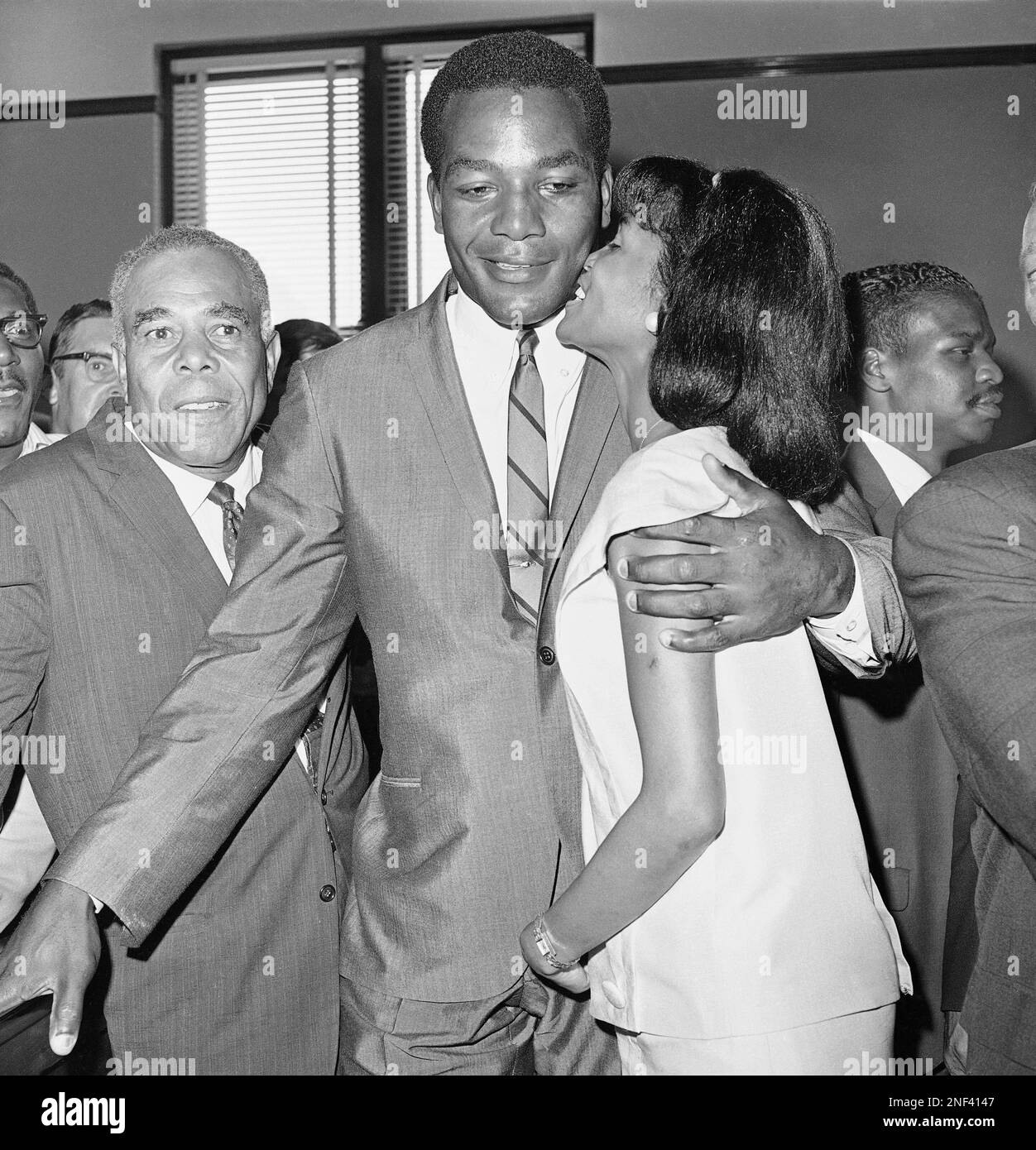 Sue Brown, wife of Cleveland Browns professional football star Jim ...