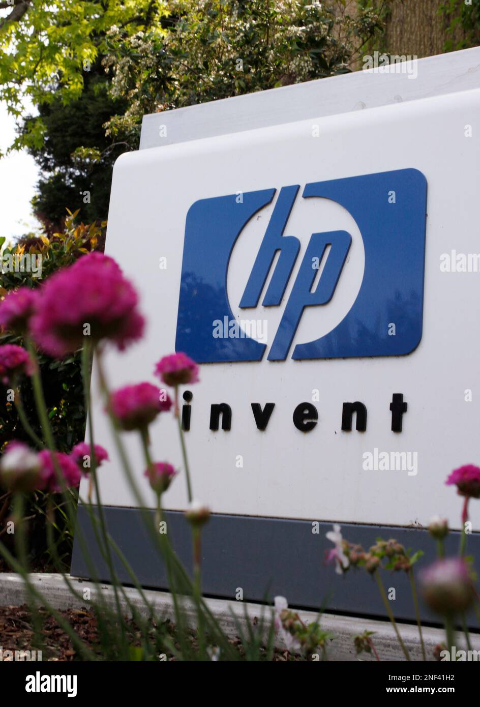 Exterior of Hewlett Packard Company headquarters is shown in Palo Alto ...