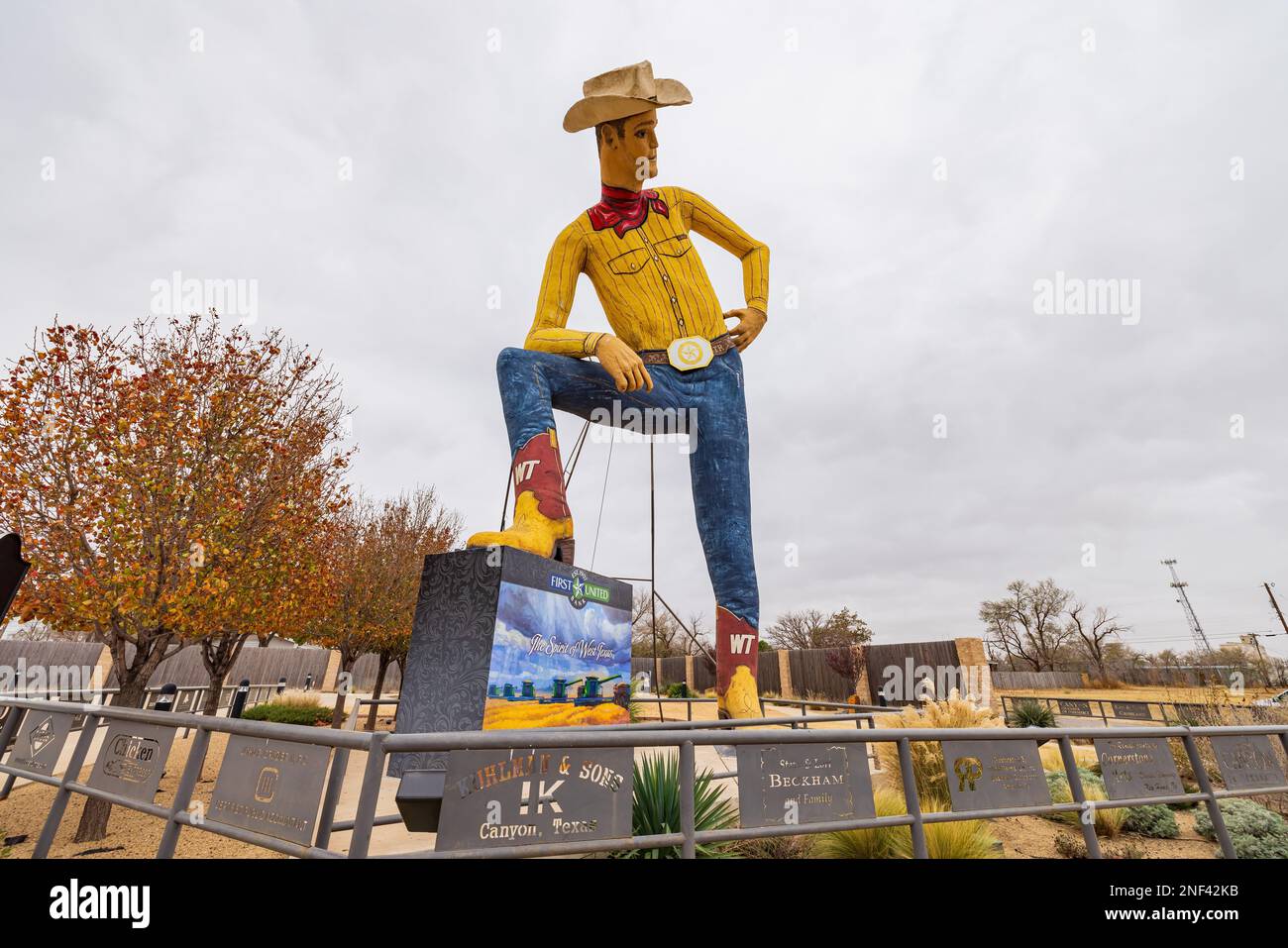 Texas cowboy statue hi-res stock photography and images - Alamy