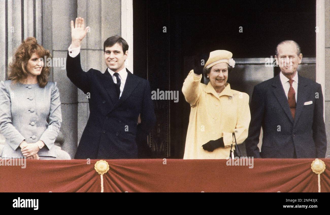 On the balcony of Buckingham Palace, London on April 21, 1986, Queen ...