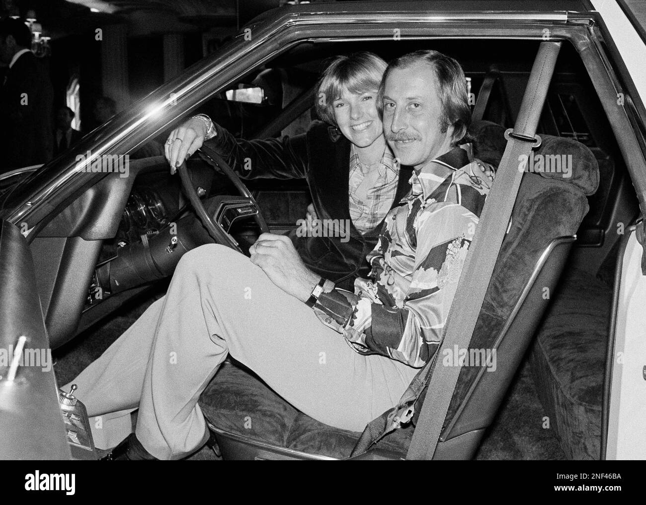 Oakland Raiders wide receiver Fred Biletnikoff, right, and wife ...
