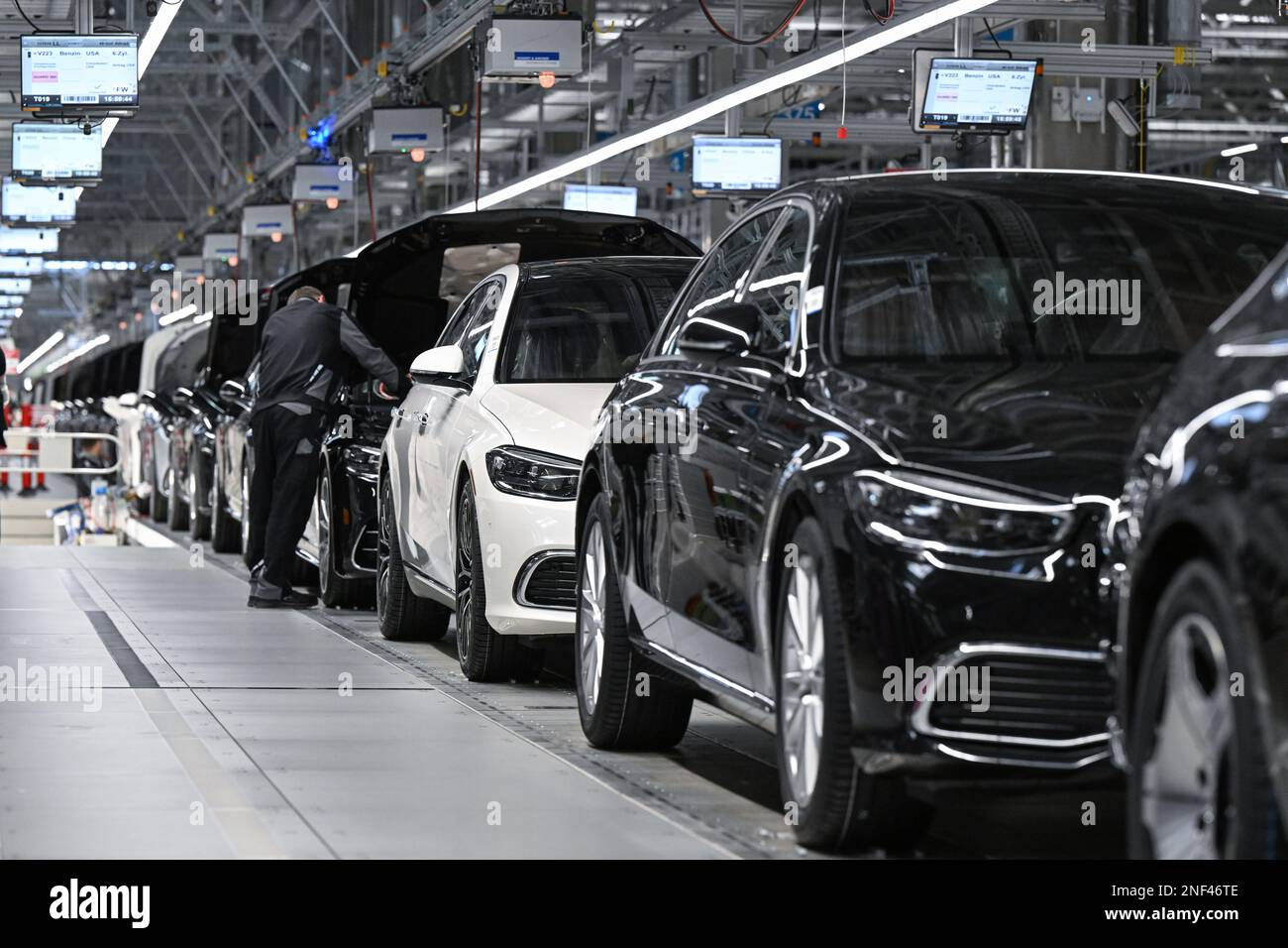 Mercedes maybach eqs hi-res stock photography and images - Alamy