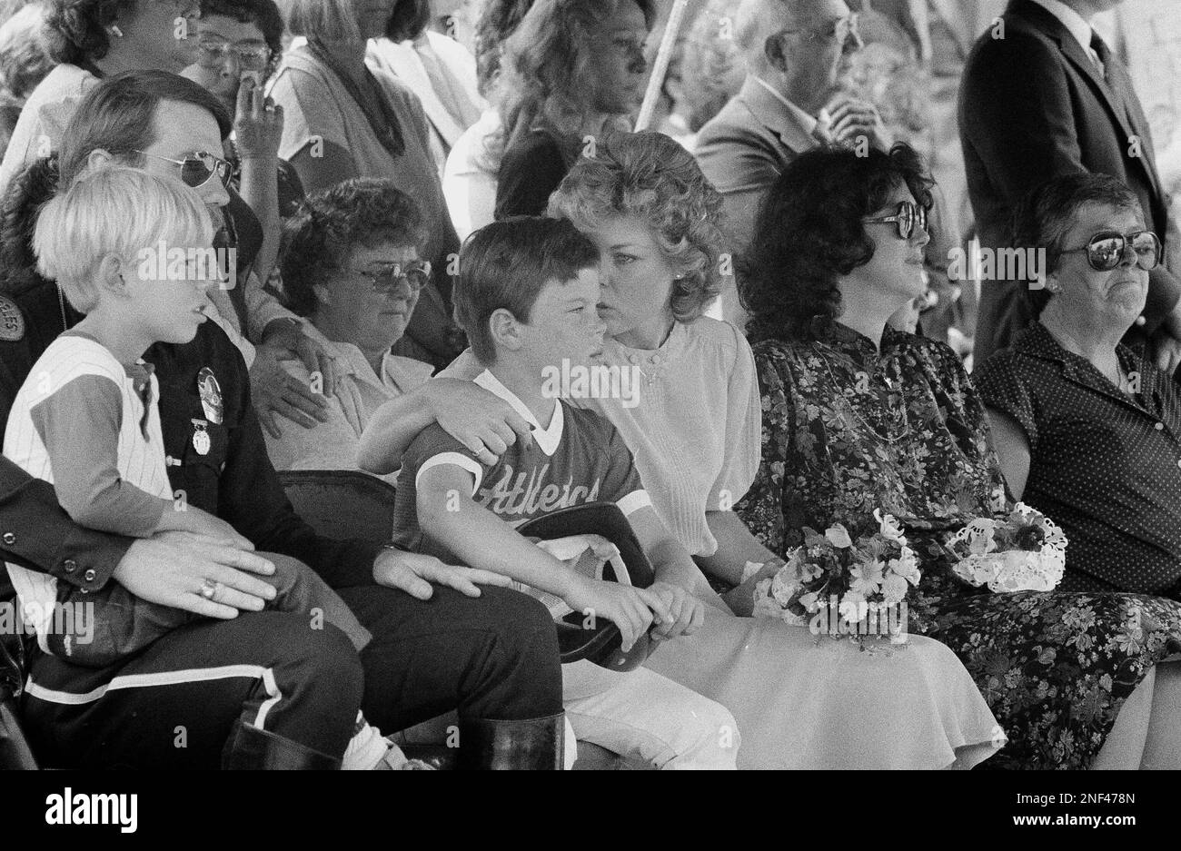 Sandra Verna, center, widow of murdered Los Angeles Police Department ...