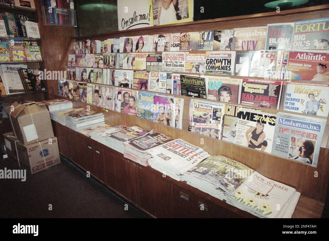 This is a view of the newstand in the lobby of 50 Rockefeller Plaza in ...
