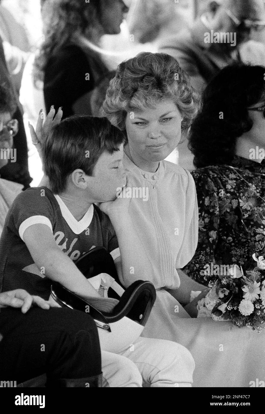 Sandra Verna, widow of murdered Los Angeles Police Department officer ...