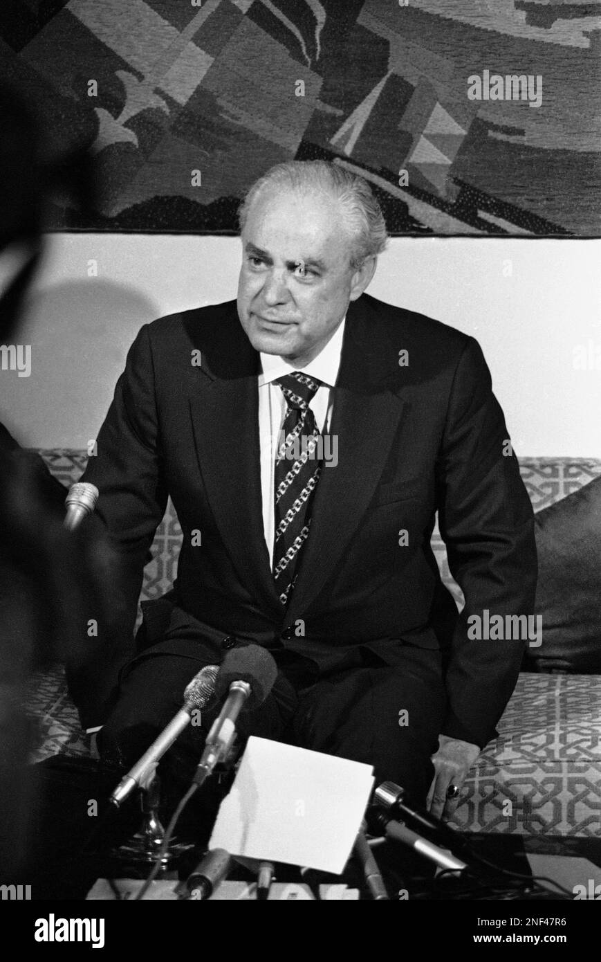 Robert Strauss, press conference at Hilton Hotel in Cairo, Egypt on ...