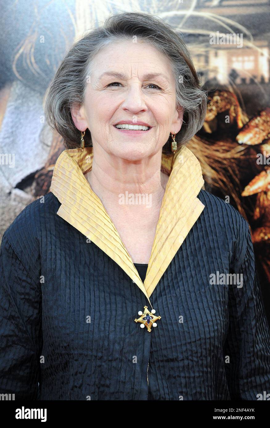 Actress Lorna Raver arrives at the world premiere of "Drag Me to Hell ...