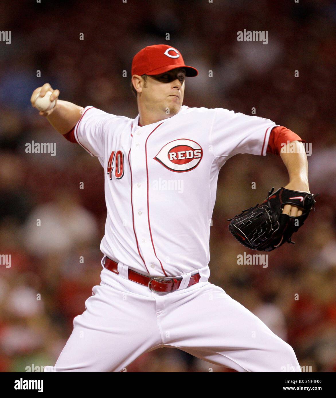 Cincinnati Reds reliever Nick Masset pitches in a baseball game ...