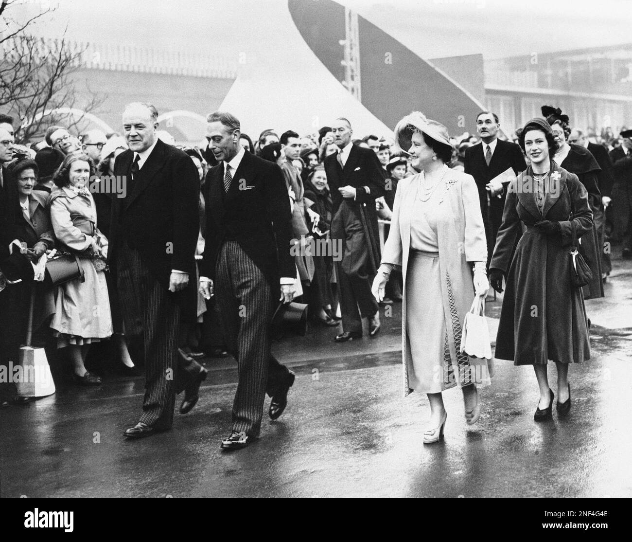 King George VI (second form left) and Queen Elizabeth (third from left ...