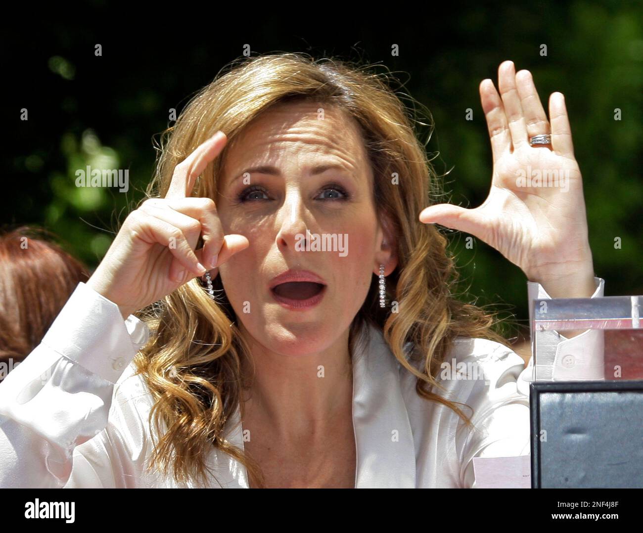Actress Marlee Matlin, who is hearing-impaired, thanks, among many ...