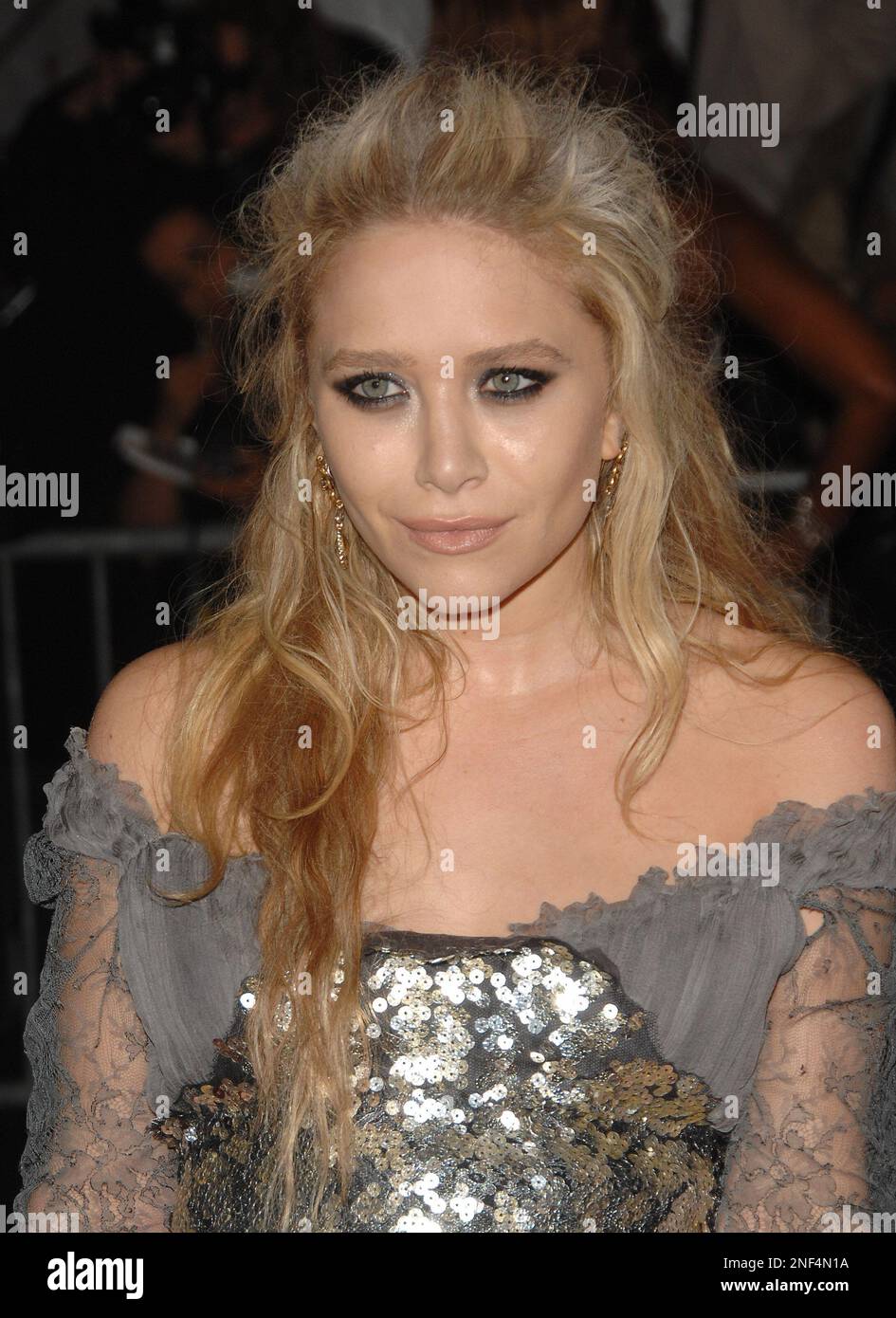 Actress Mary-Kate Olsen arrives at the Metropolitan Museum of Art's ...