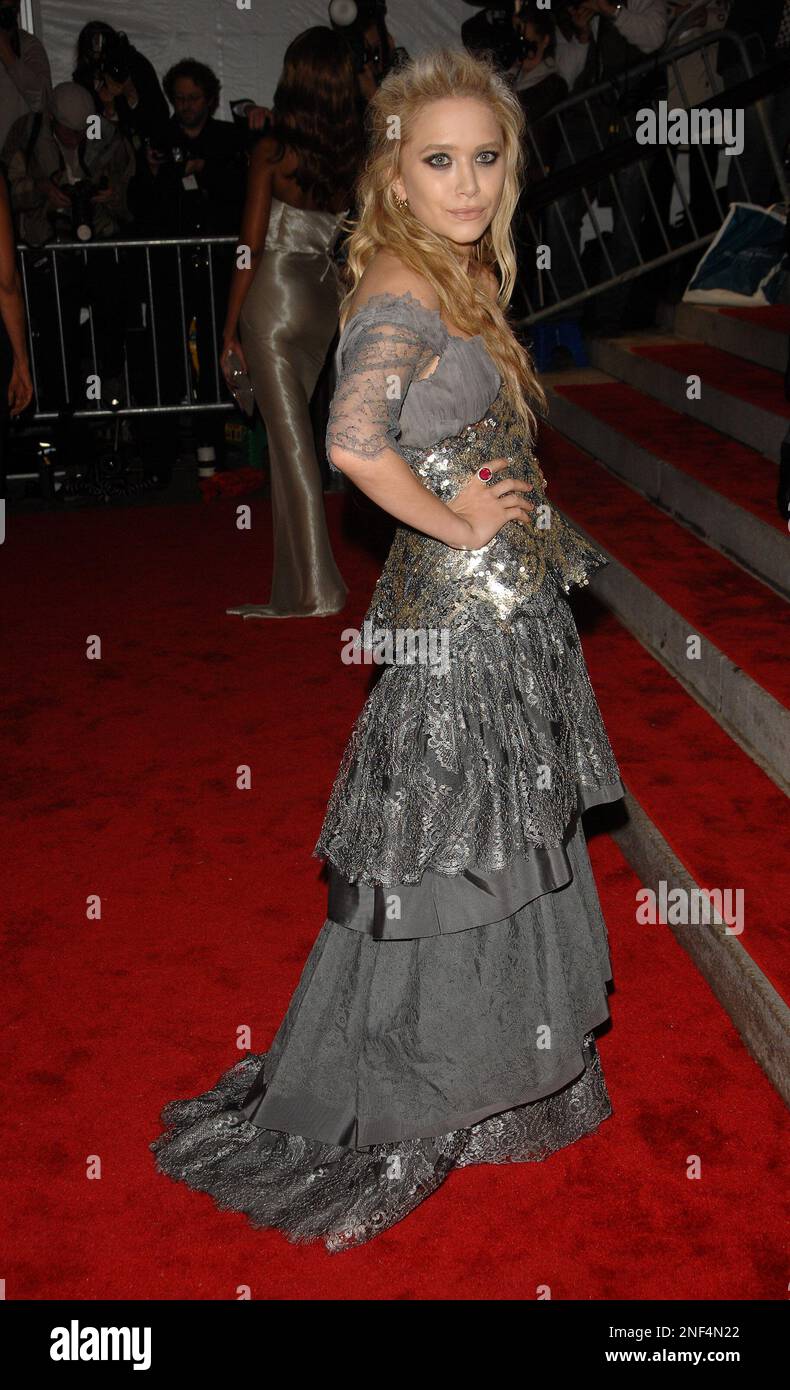 Actress Mary-Kate Olsen arrives at the Metropolitan Museum of Art's ...