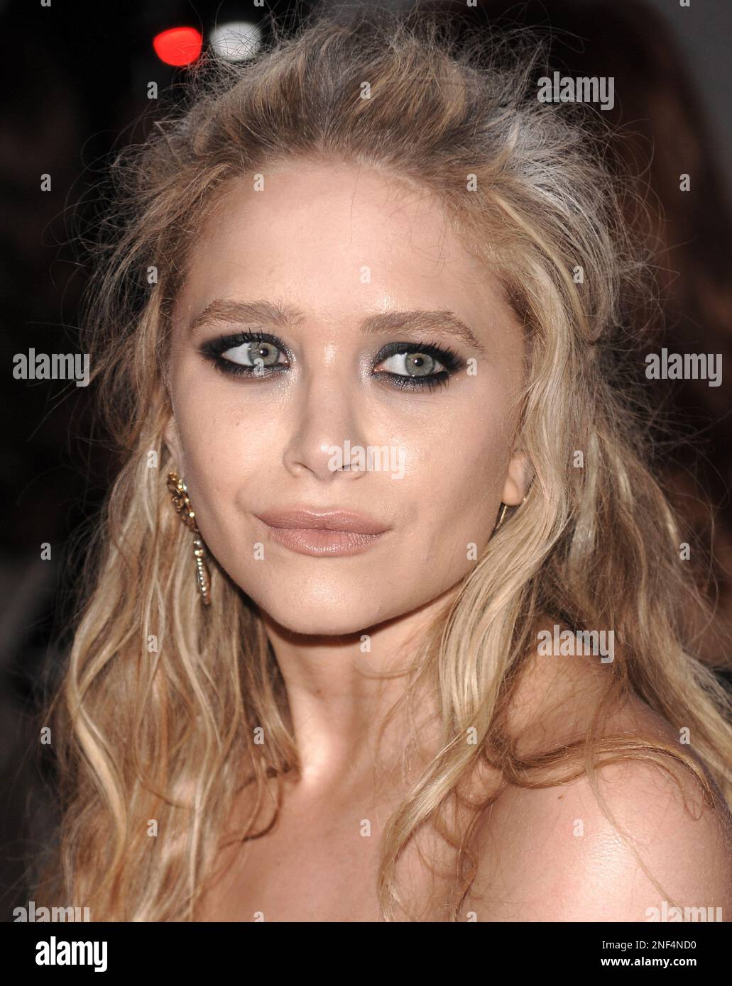 Mary-Kate Olsen arrives at the Metropolitan Museum of Art's Costume ...