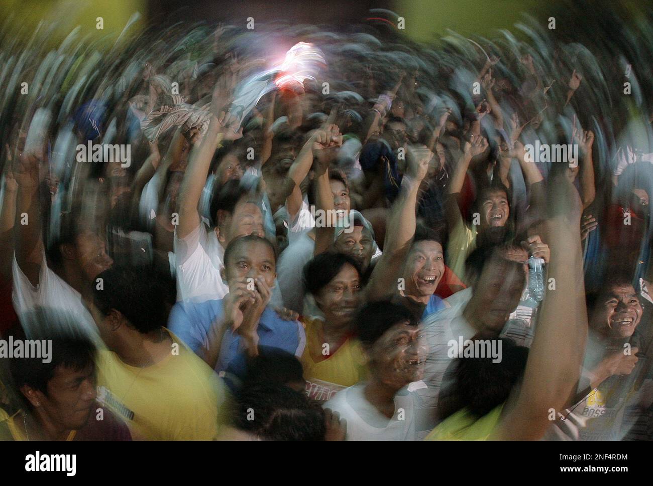 Filipinos cheer as they watch a free live satellite broadcast of the ...