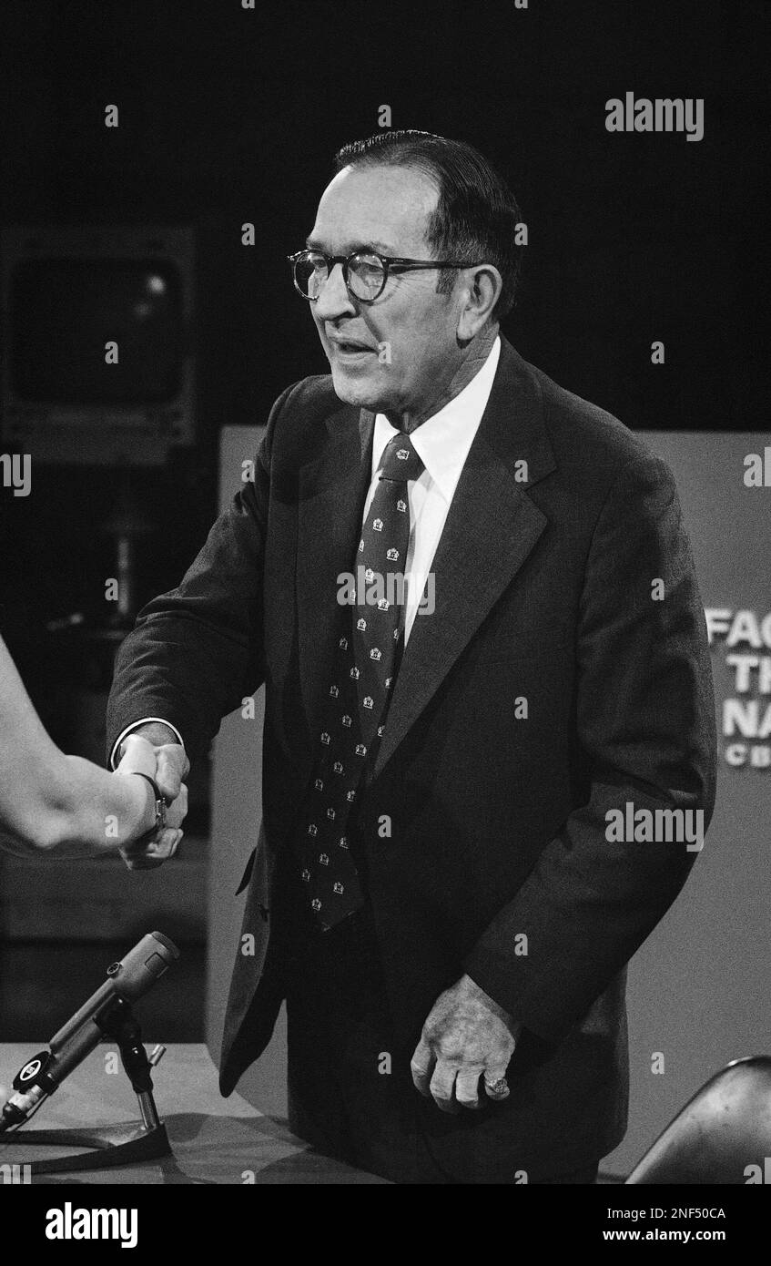 Attorney General Griffin Bell poses for photographers prior to an ...
