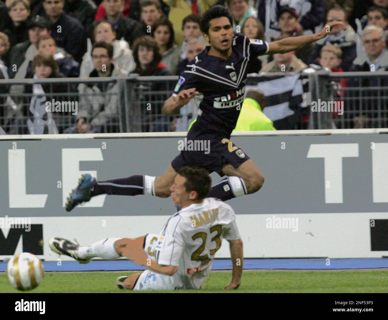 Bordeaux's Benoit Tremoulas, top, goes past Vannes's David Martot ...