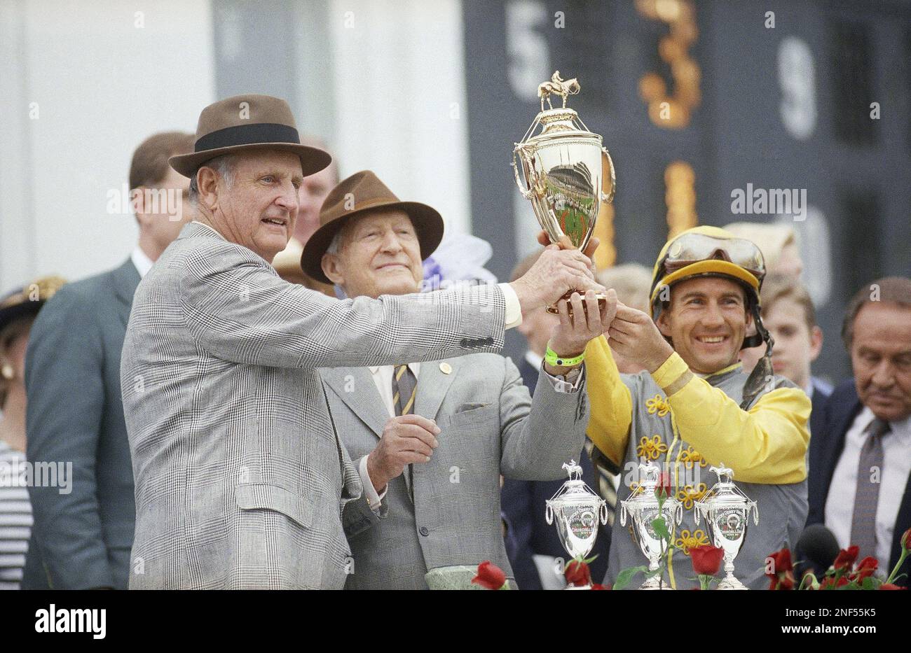 Jockey Jerry Bailey hoists the trophy with trainer MacKenzie "Mack ...