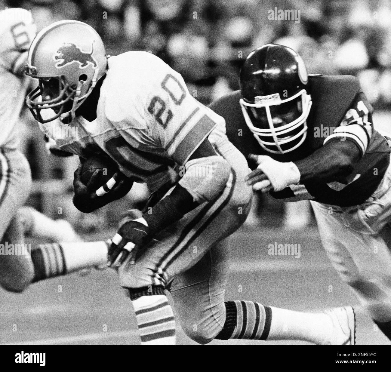 Detroit Lions' running back Billy Sims runs out of the grasp of ...
