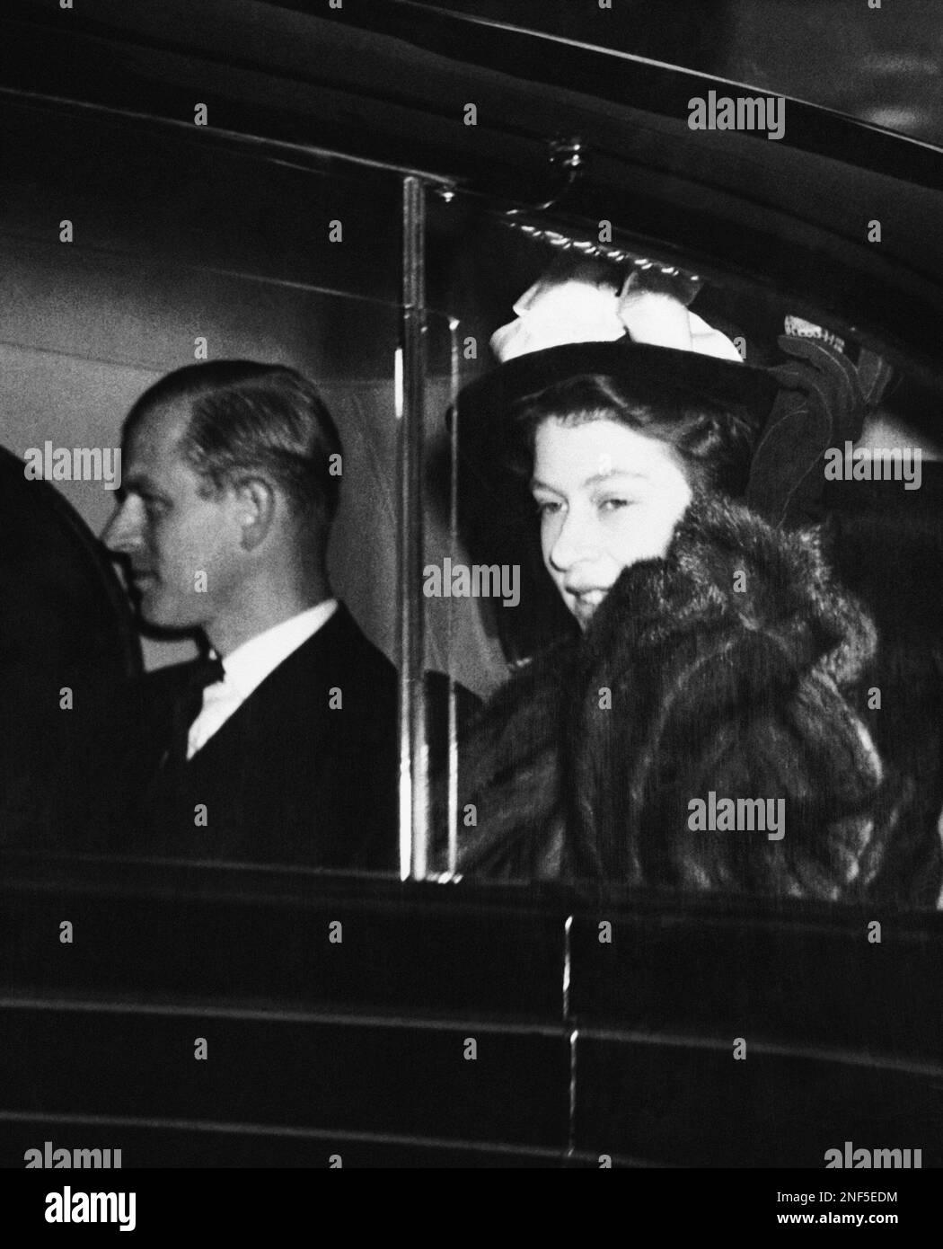 Princess Elizabeth, elder daughter of Englands King and Queen, right ...