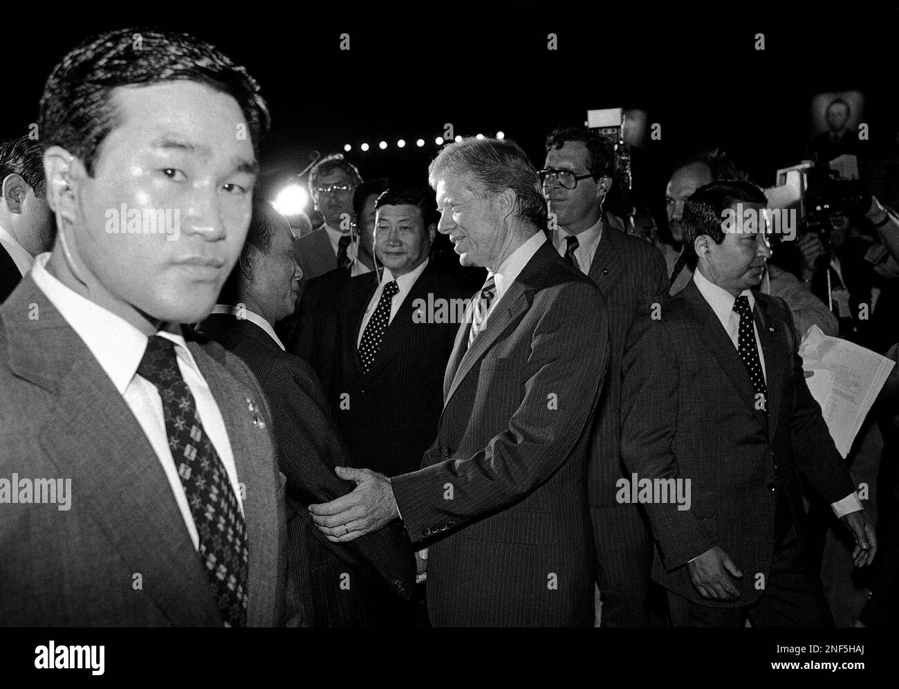 American President Jimmy Carter shakes hands with South Korean ...