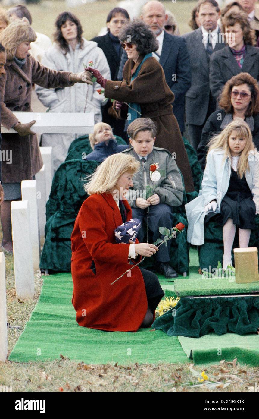 Mrs. Gayle Edwards of Grand Rapids, Mich., places flowers near her ...