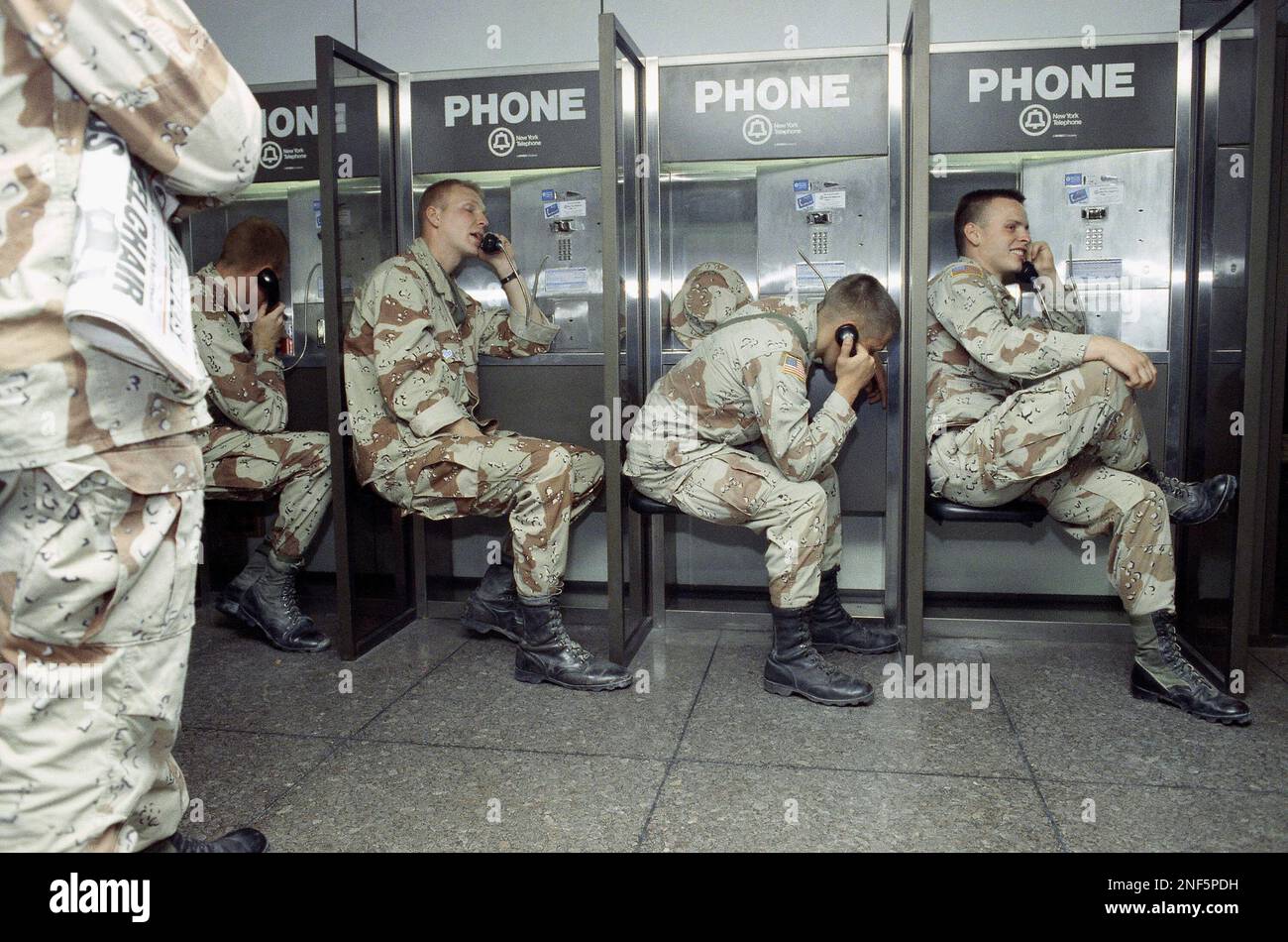 U.S. soldiers returning from the Gulf make telephone calls at New York ...